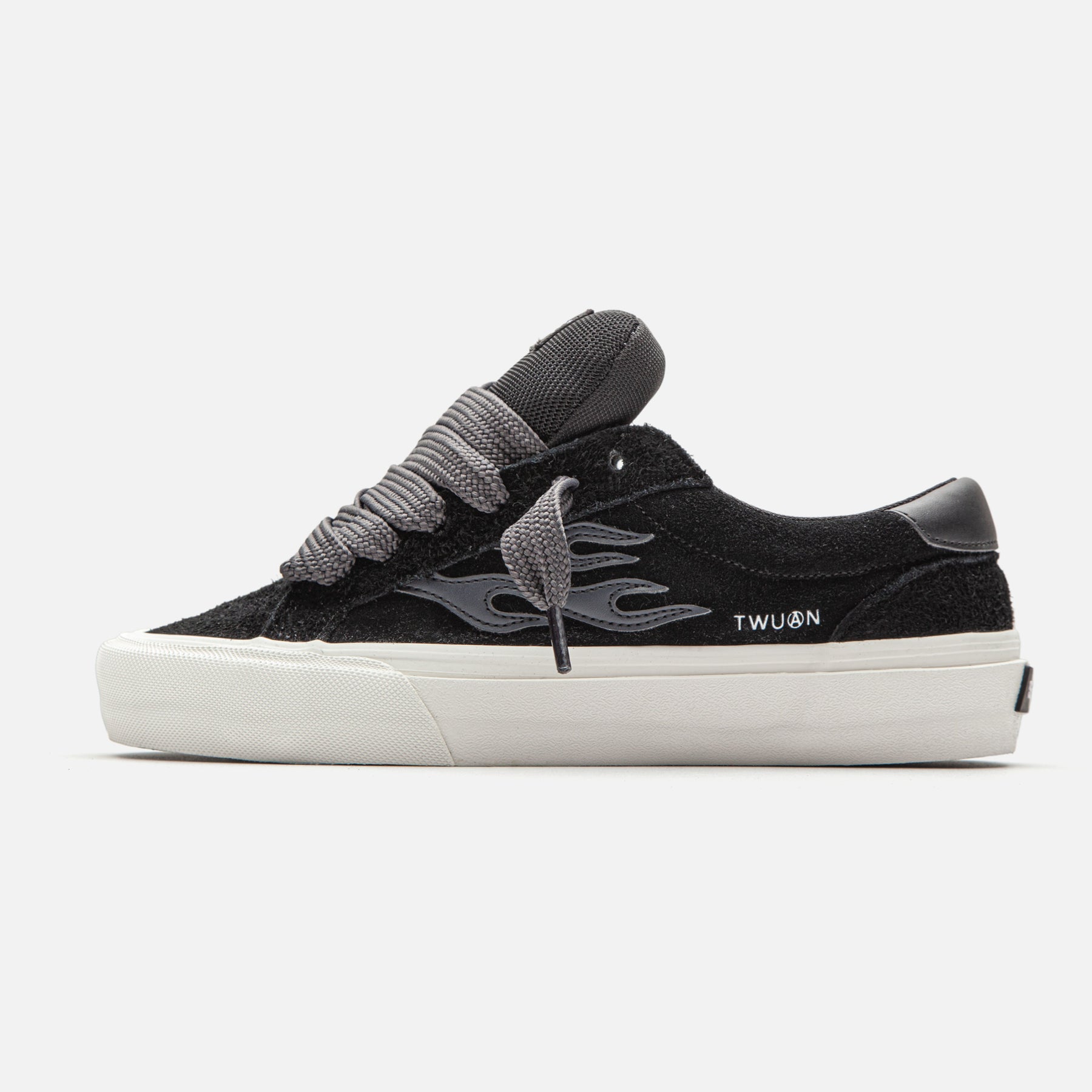 LOGAN PUFF | Low Top Skate Shoes | STRAYE